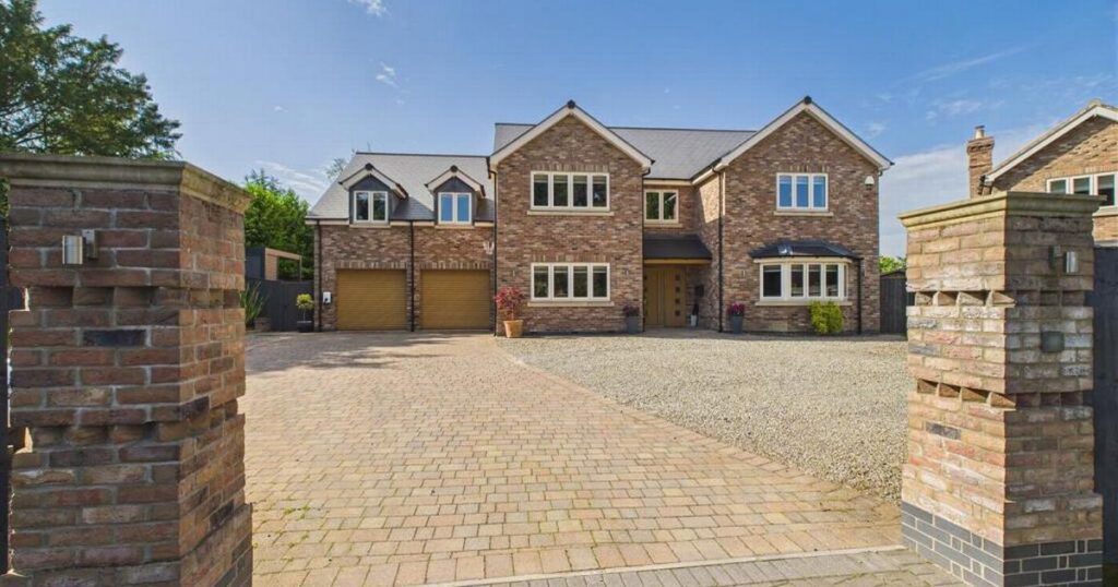 'Fabulous' Swanland home on third of an acre comes on the market ...