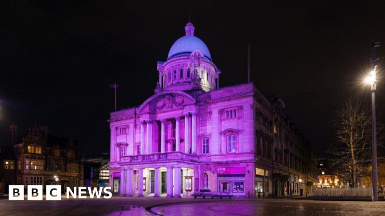 Buildings go pink in drive for organ donation - Where In Hull