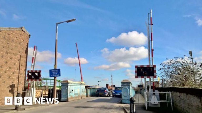 Second phase of work on closed city bridge - Where In Hull